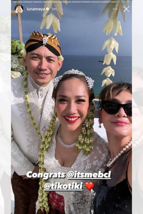 Luna Maya Dapat Buket Bunga, Didoakan Bisa Menikah Tahun Depan