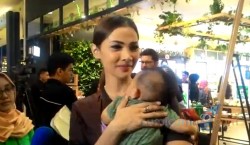 Malas Pompa ASI, ke Mana-mana Nadia Mulya Bawa Bayi