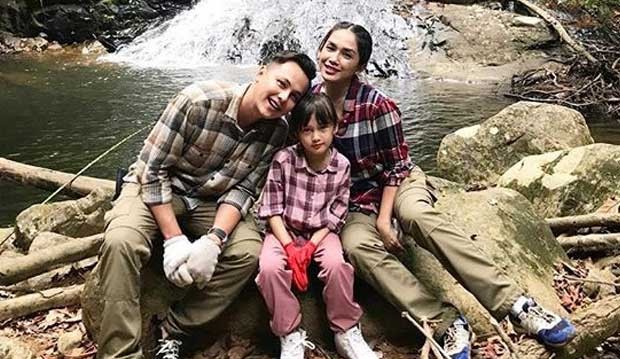 5 Keseruan Keluarga Ussy Saat Syuting Sekaligus Liburan di Malaysia